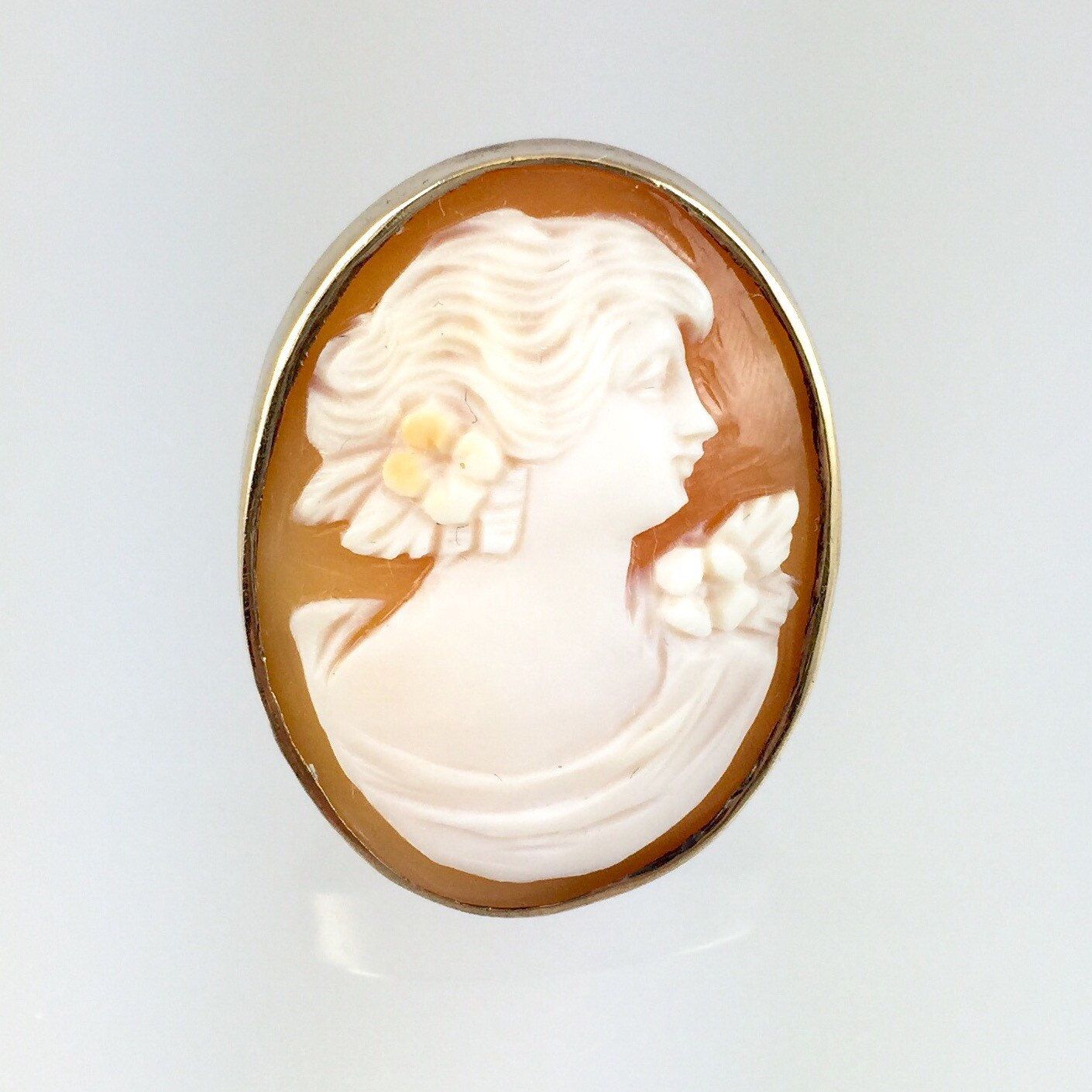 Fine Estate 10K Large Oval Shell Cameo Ring - Vintage Hand Carved Shel