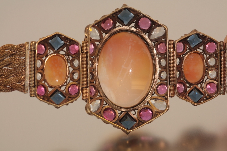 Rare, Unsigned Hobe Cameo Bracelet